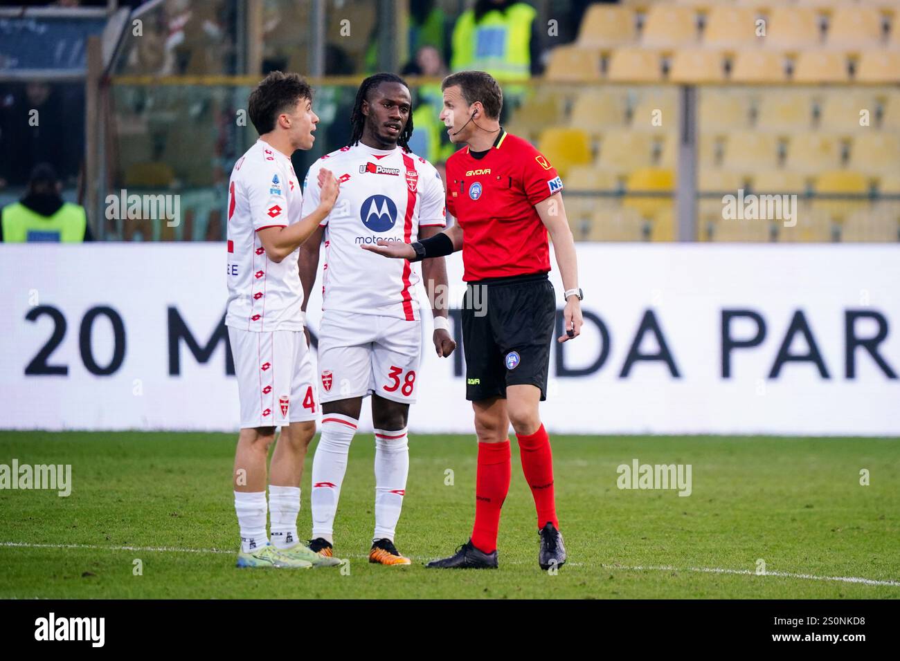 Parma, Italy. 28th Dec 2024. Federico La Penna (Referee) speaks with ...