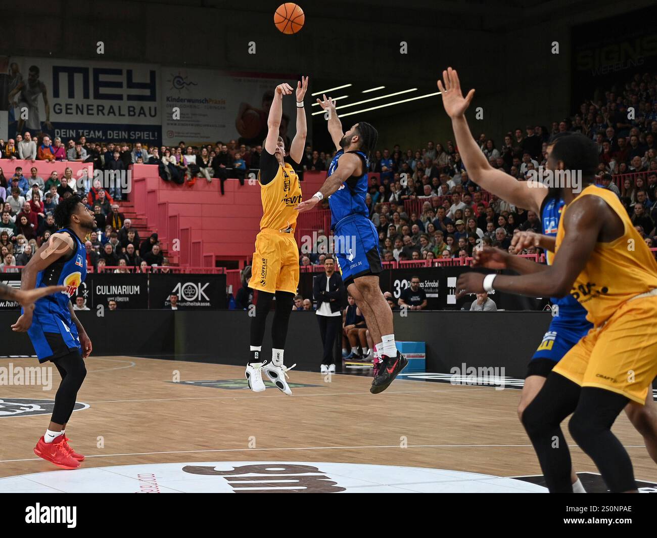 Tuebingen, Deutschland. 28th Dec, 2024. Jonas Niedermanner (Tigers ...