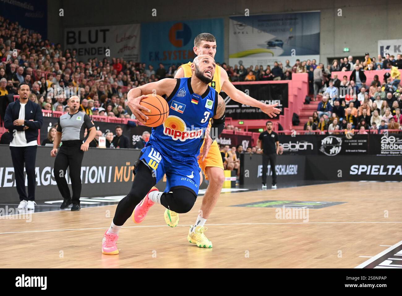 Stuckey, M. (Hakro Merlins Crailsheim, #03) (C) GER, Tigers Tuebingen ...