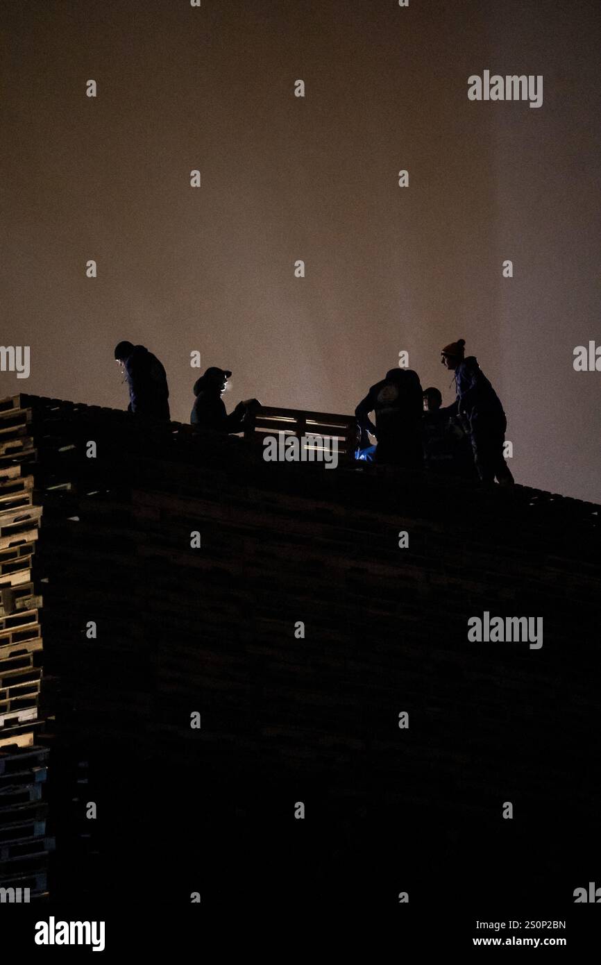 SCHEVENINGEN - The second day of construction for the bonfire on ...