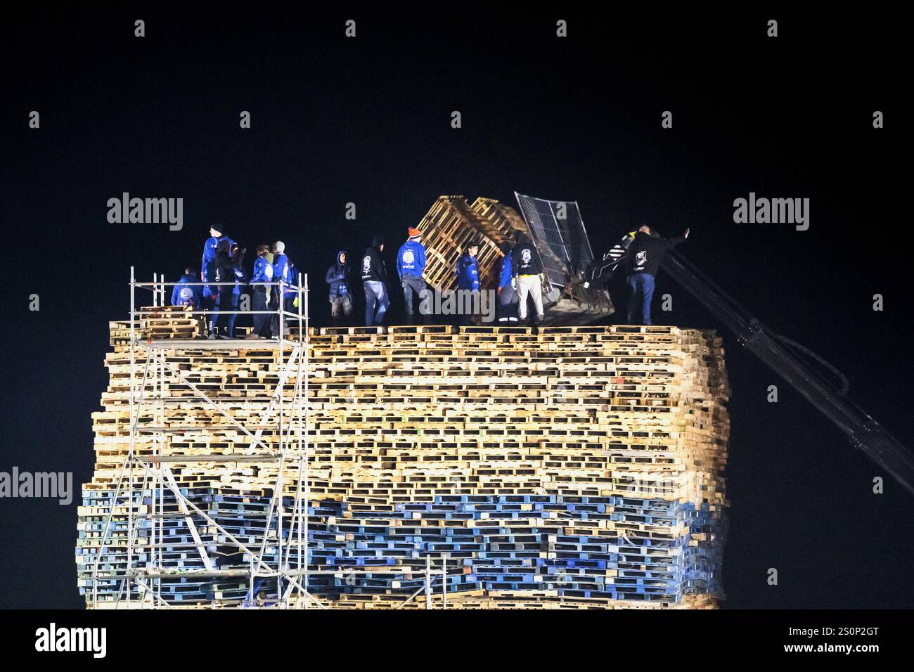 SCHEVENINGEN - The second day of construction for the bonfire on ...