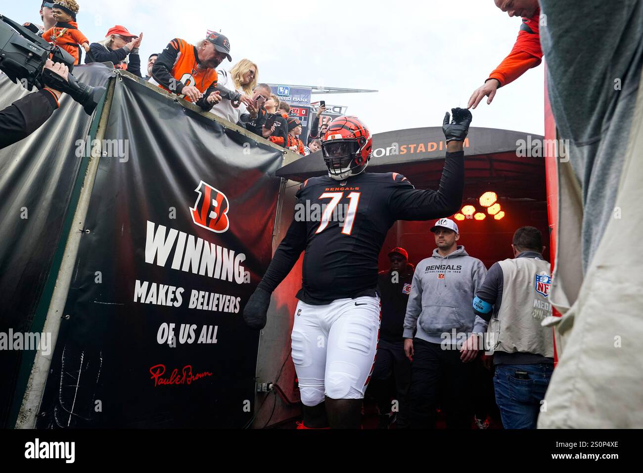 Cincinnati Bengals offensive tackle Amarius Mims (71) takes the field ...