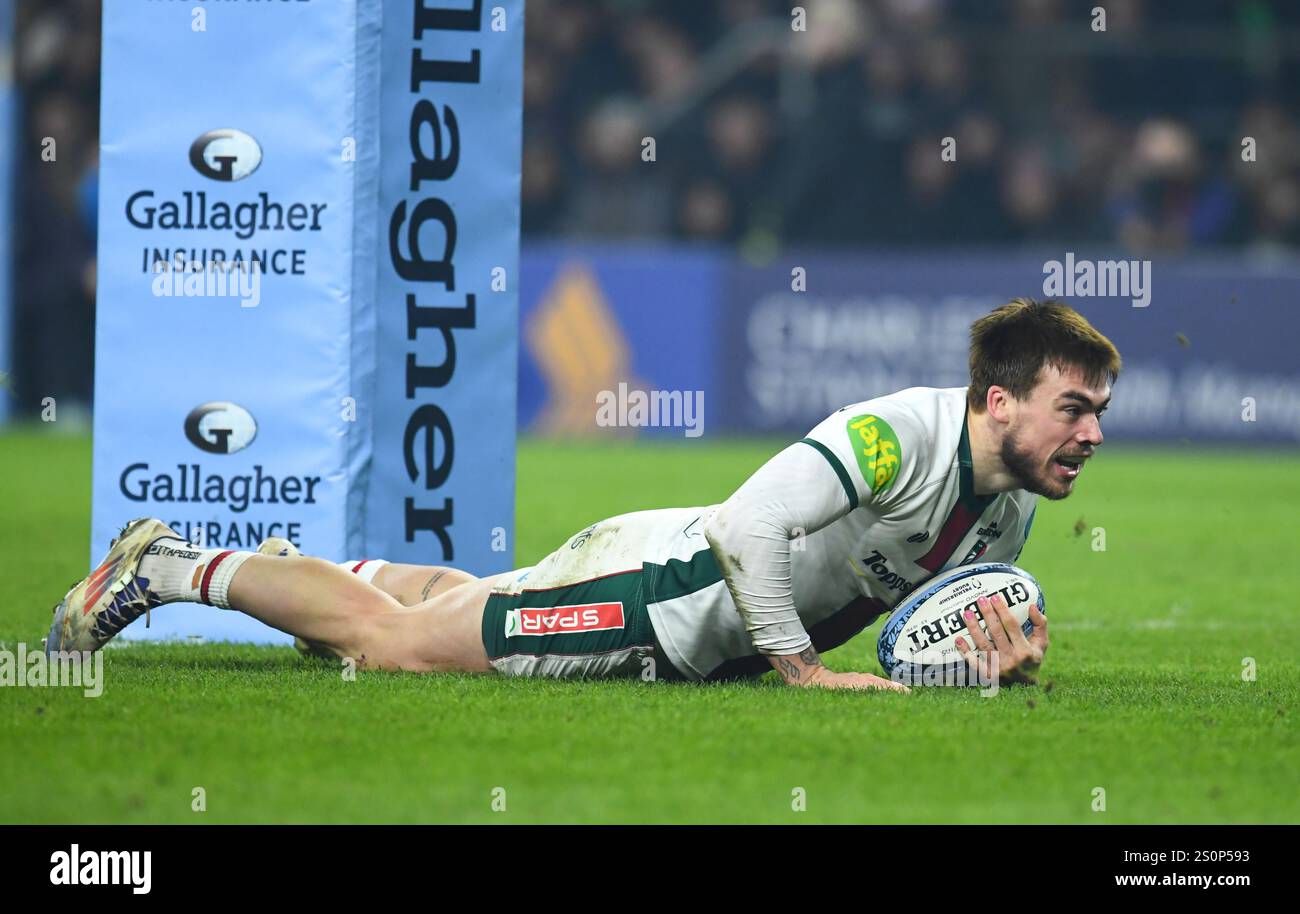 Twickenham, London, UK. 28th Dec 2024. Ollie Hassell-Collins of ...