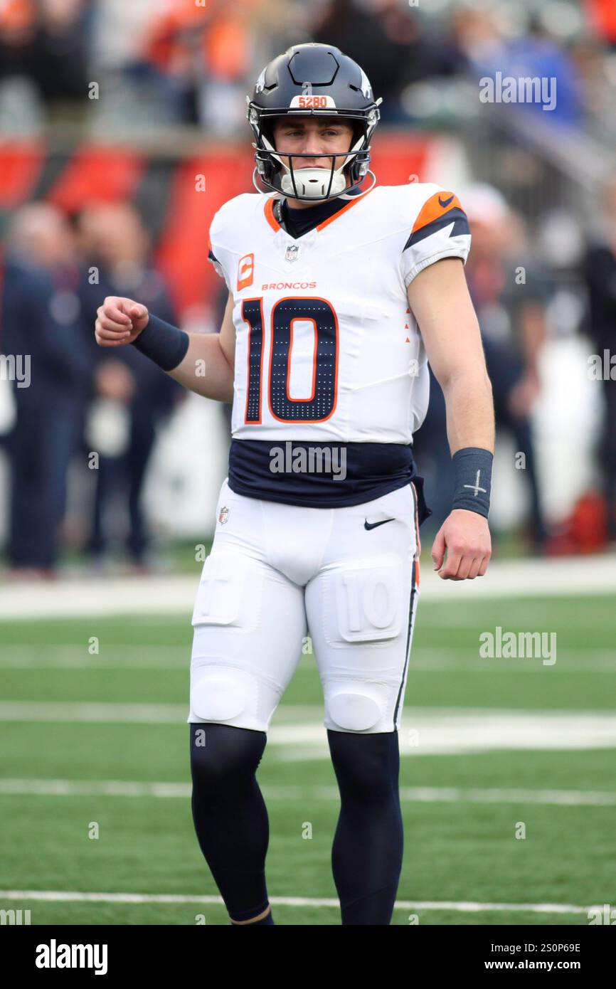 Cincinnati, Ohio, USA. 28th Dec, 2024. Denver Broncos QB Bo Nix warms ...