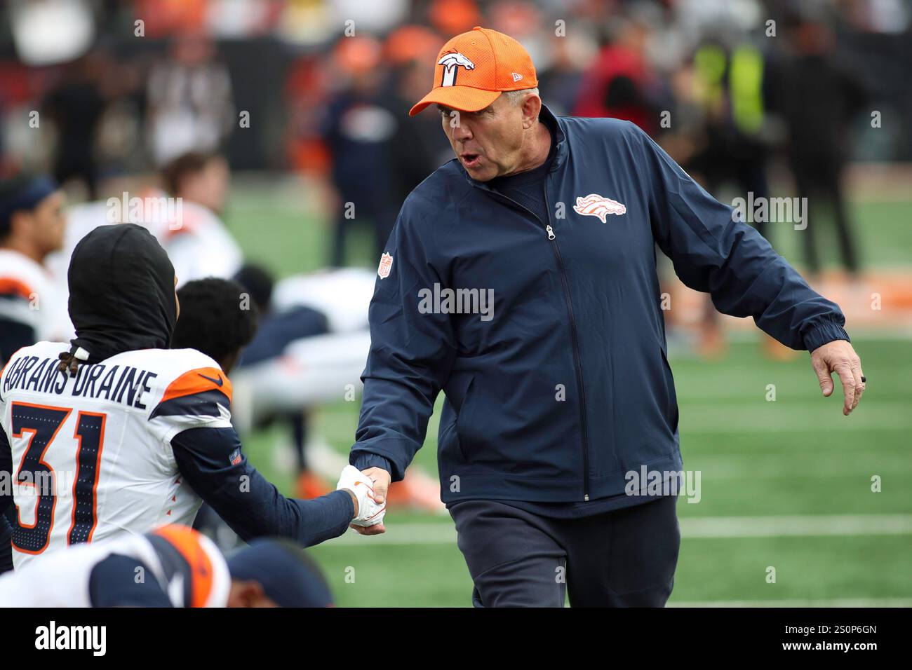 Cincinnati, Ohio, USA. 28th Dec, 2024. Denver Broncos coach Sean Payton ...