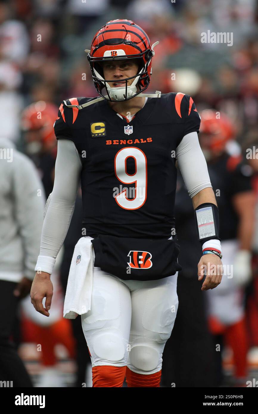 Cincinnati, Ohio, USA. 28th Dec, 2024. Cincinnati Bengals QB Joe Burrow ...