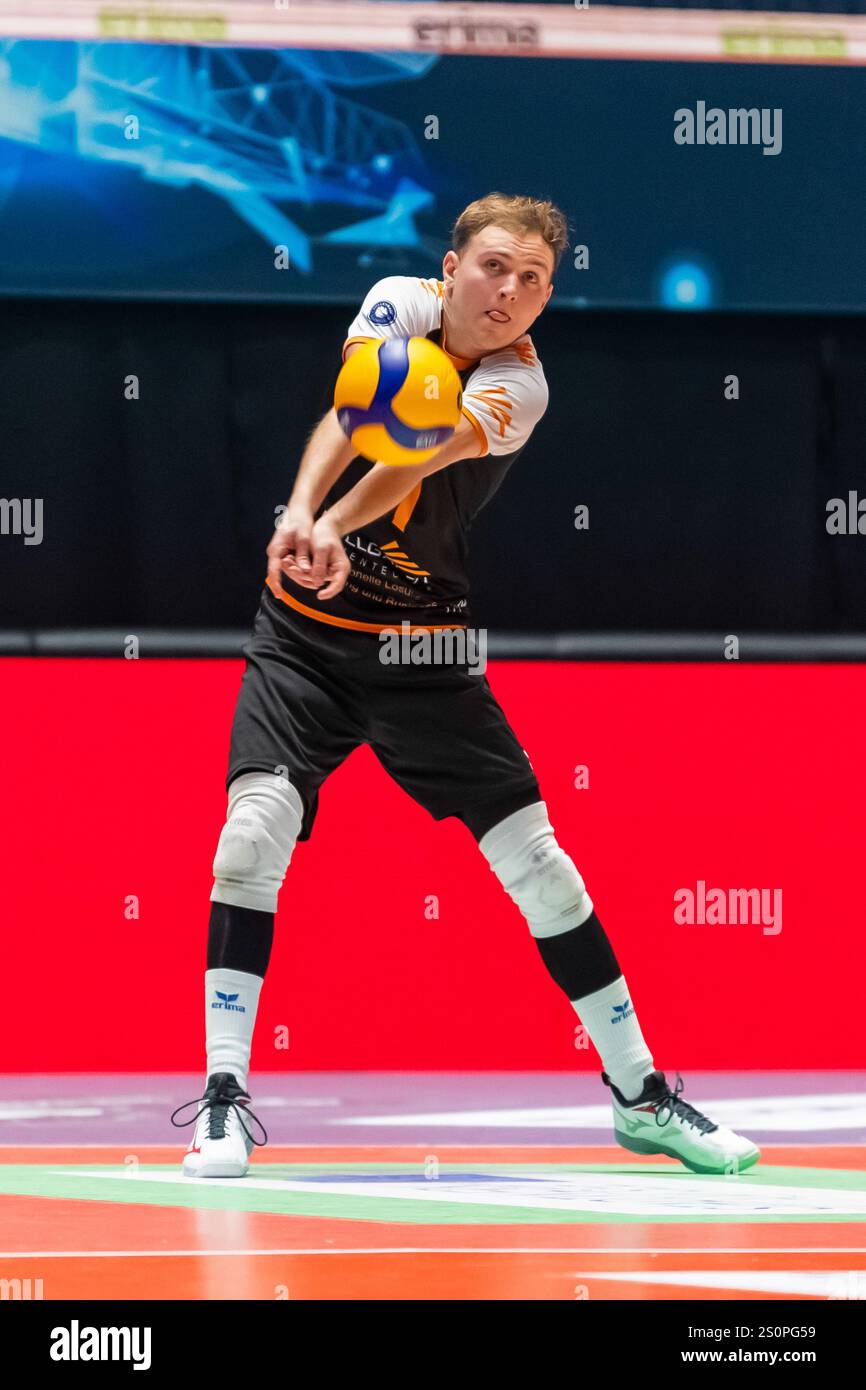 Ballannahme von Lenny Graven (17, VFB Friedrichshafen) GER, VFB ...