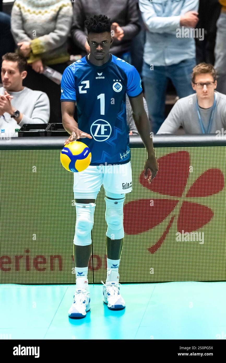 Jose Masso (1, VFB Friedrichshafen) beim Aufschlag GER, VFB ...