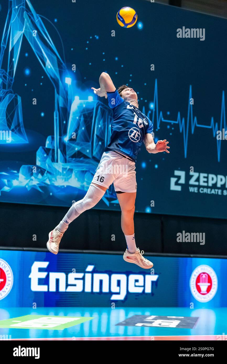 Simon Kohn (16, VFB Friedrichshafen) beim Aufschlag GER, VFB ...