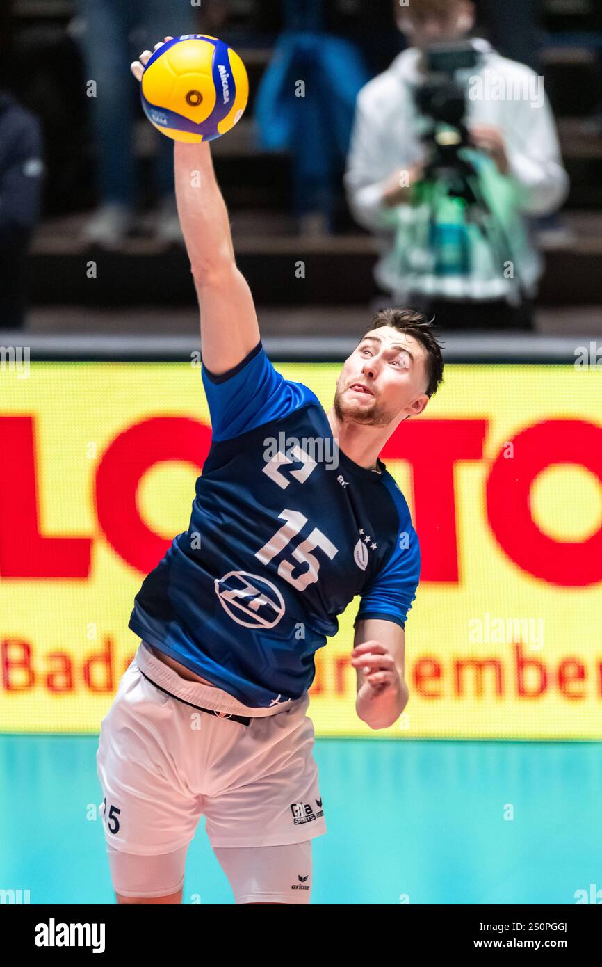 Jackson Young (15, VFB Friedrichshafen) beim Aufschlag GER, VFB Friedrichshafen vs Helios ...