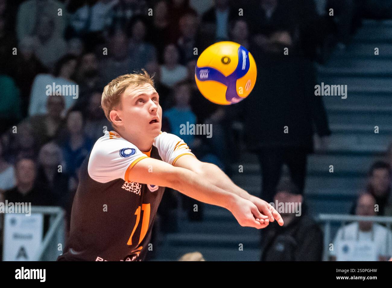 Ballannahme von Lenny Graven (17, VFB Friedrichshafen) GER, VFB ...