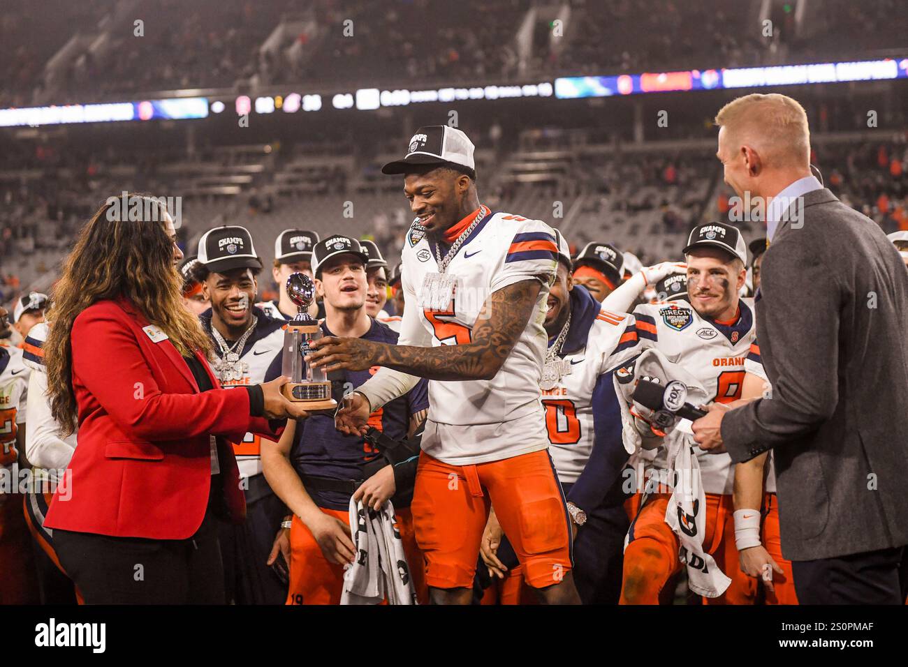 Syracuse Orange defensive back Alijah Clark (5) accepts the defensive ...