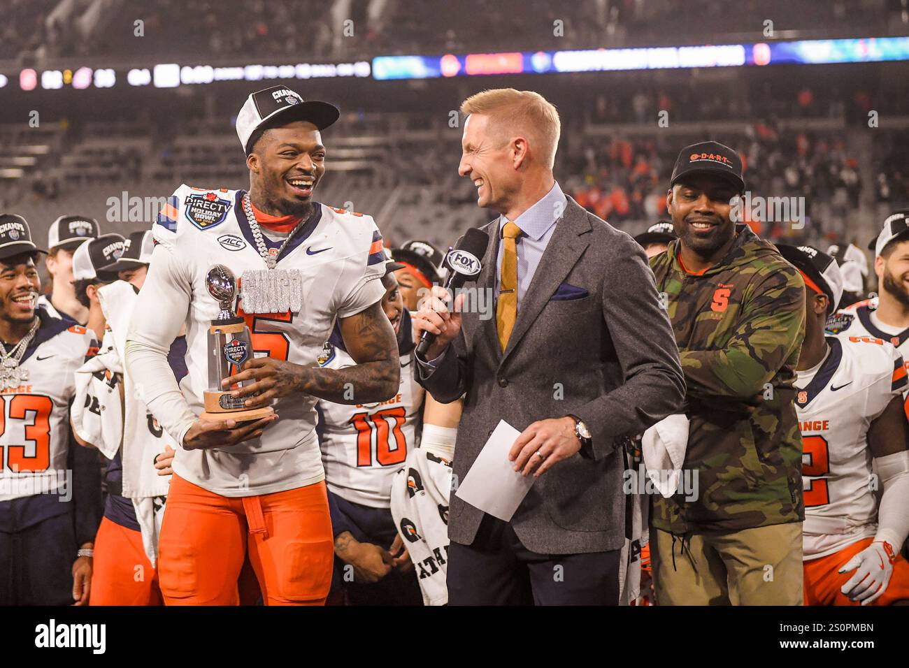 Syracuse Orange defensive back Alijah Clark (5) accepts the defensive ...