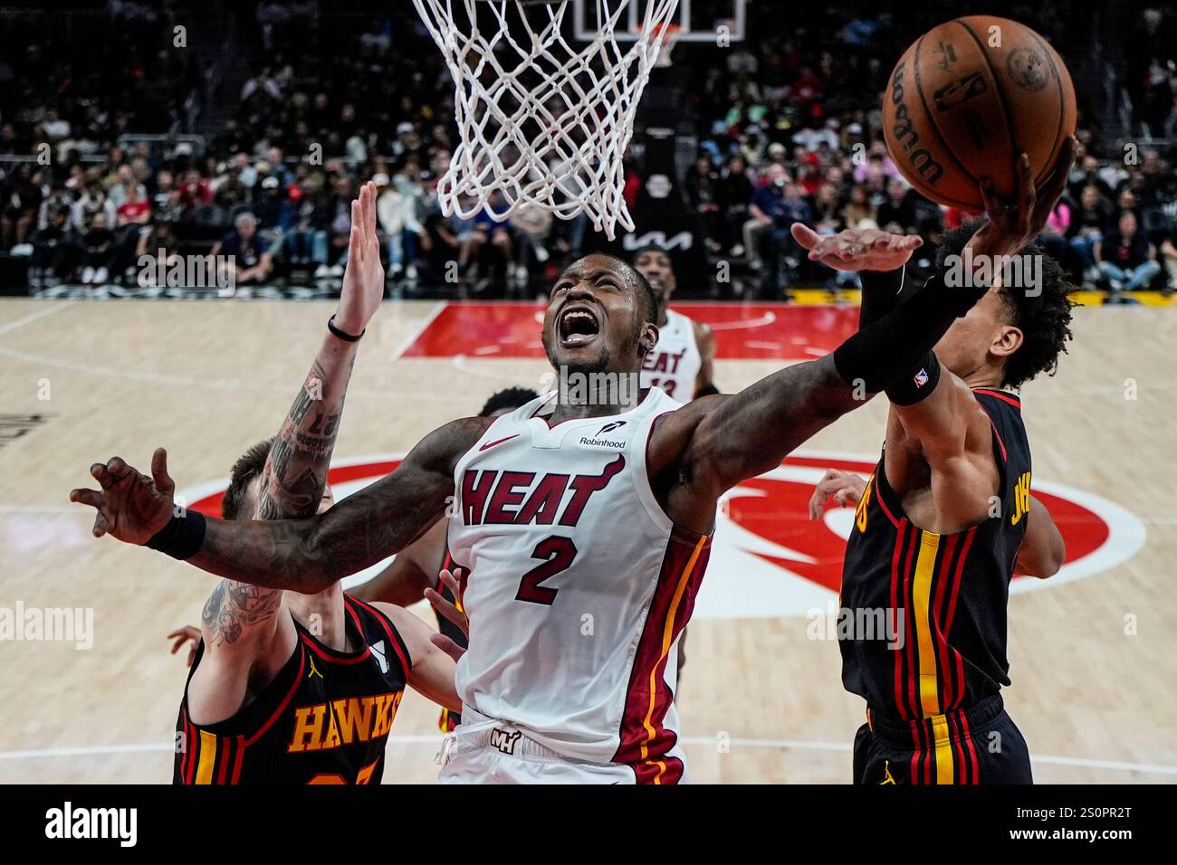Miami Heat guard Terry Rozier (2) heads to the hoop against the Atlanta ...