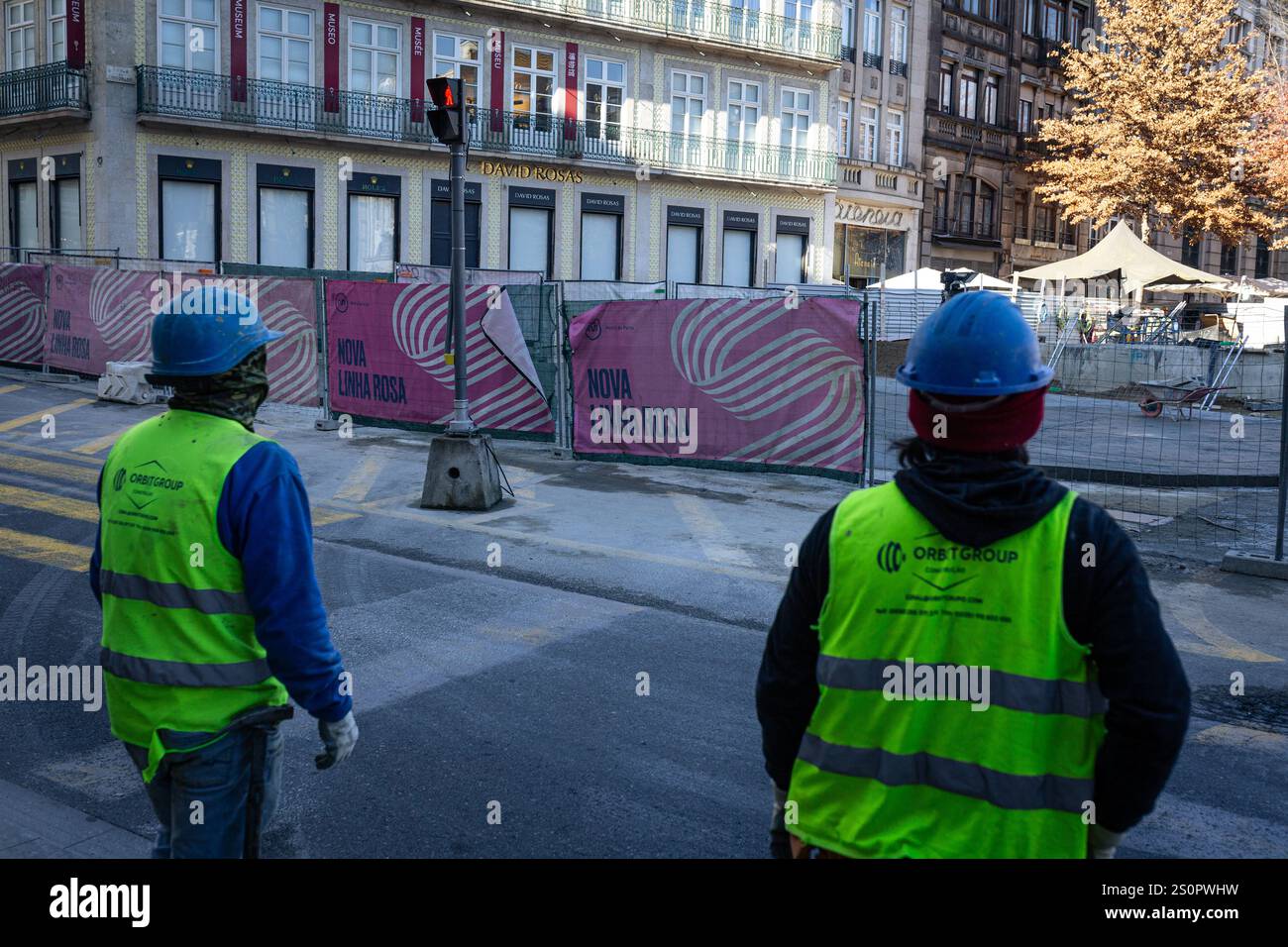 Porto, Portugal. 20th Dec, 2024. Workers seen near the construction ...