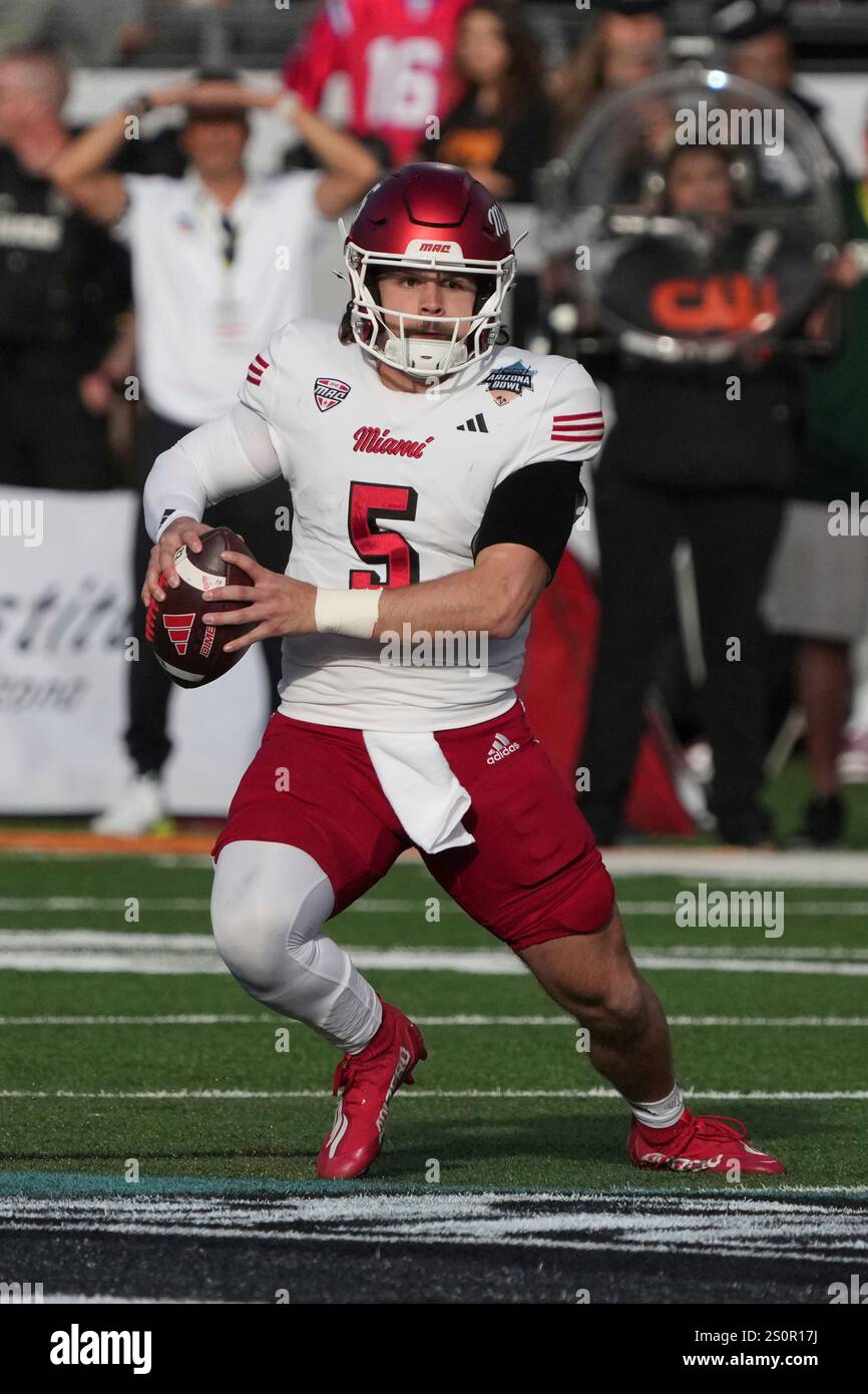 Miami (Ohio) quarterback Brett Gabbert (5) runs the ball against ...