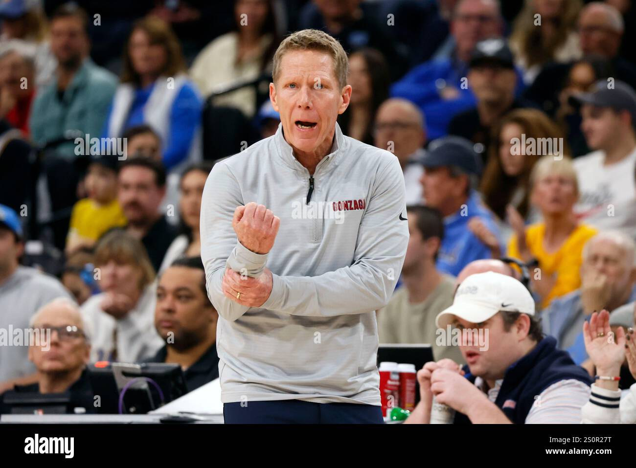 Gonzaga head coach Mark Few reacts during the second half of an NCAA ...