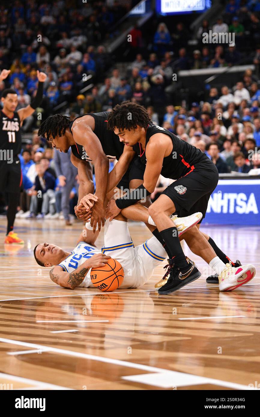INGLEWOOD, CA - DECEMBER 28: Gonzaga Bulldogs guard Ryan Nembhard (0) and Gonzaga Bulldogs guard ...