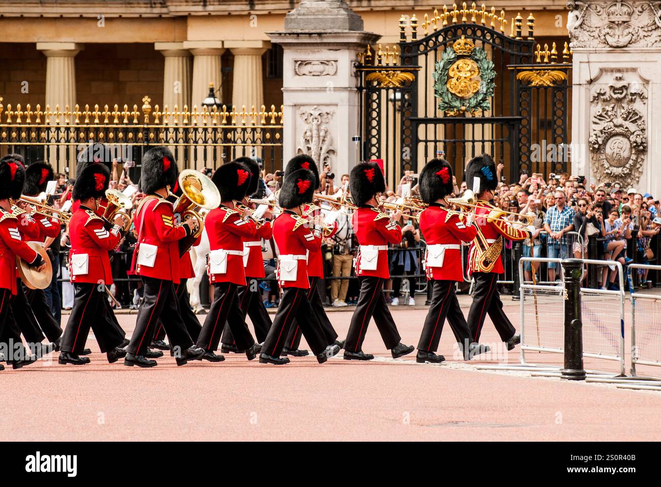 Changing of the guard ceremonies at Buckingham Palace, London, England Stock Photo - Alamy