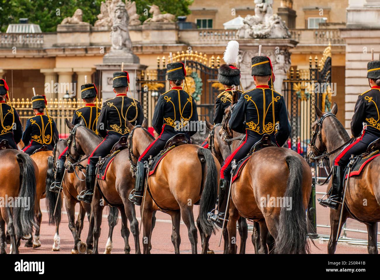 Queens guard at changing of the guard ceremonies at Buckingham Palace, London, England Stock ...