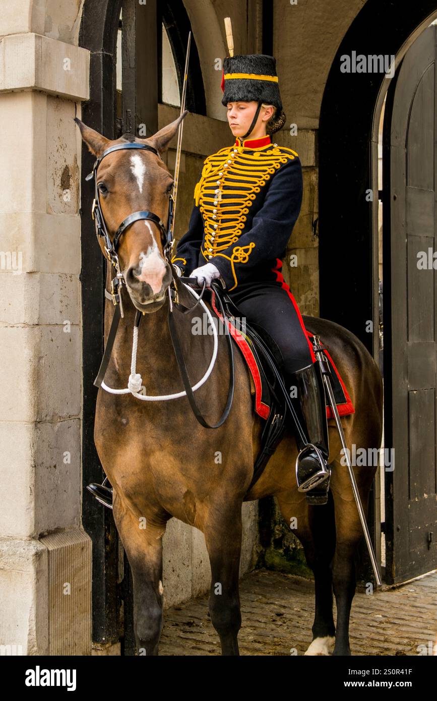 Queens guard at changing of the guard ceremonies at Buckingham Palace ...
