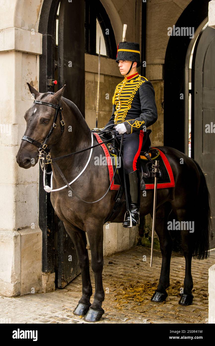 Queens guard at changing of the guard ceremonies at Buckingham Palace ...