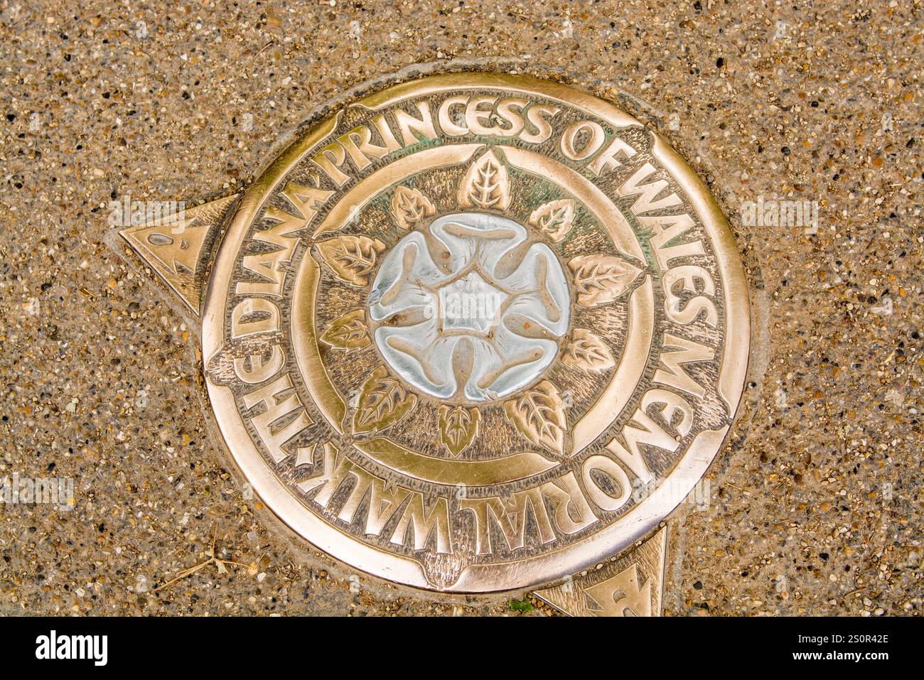 Lady Diana Memorial Sidewalk Marker, Buckingham Palace, London, England ...