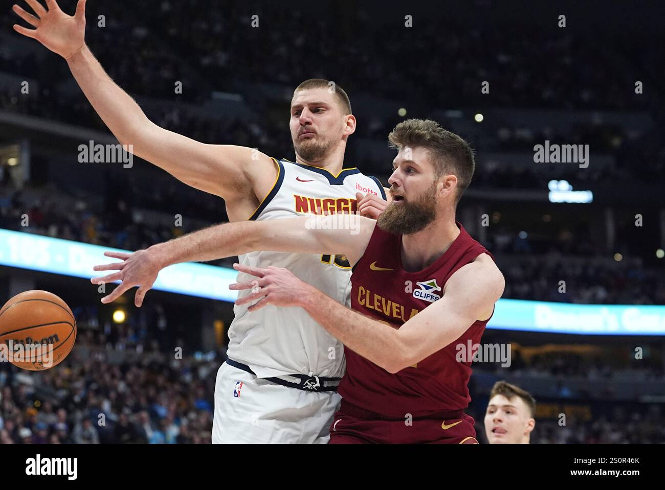 Cleveland Cavaliers forward Dean Wade (32) psses the ball as Denver ...