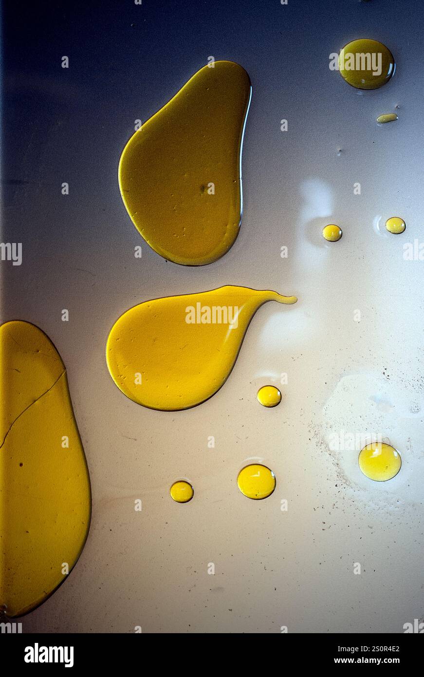 Surface tension droplets hi-res stock photography and images - Alamy