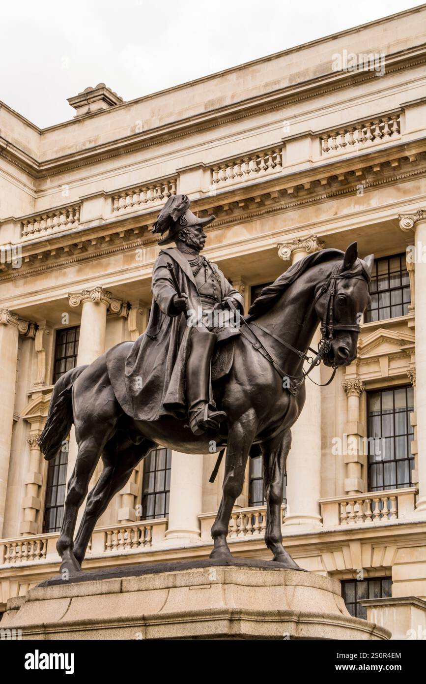 London equestrian statue duke hi-res stock photography and images - Alamy