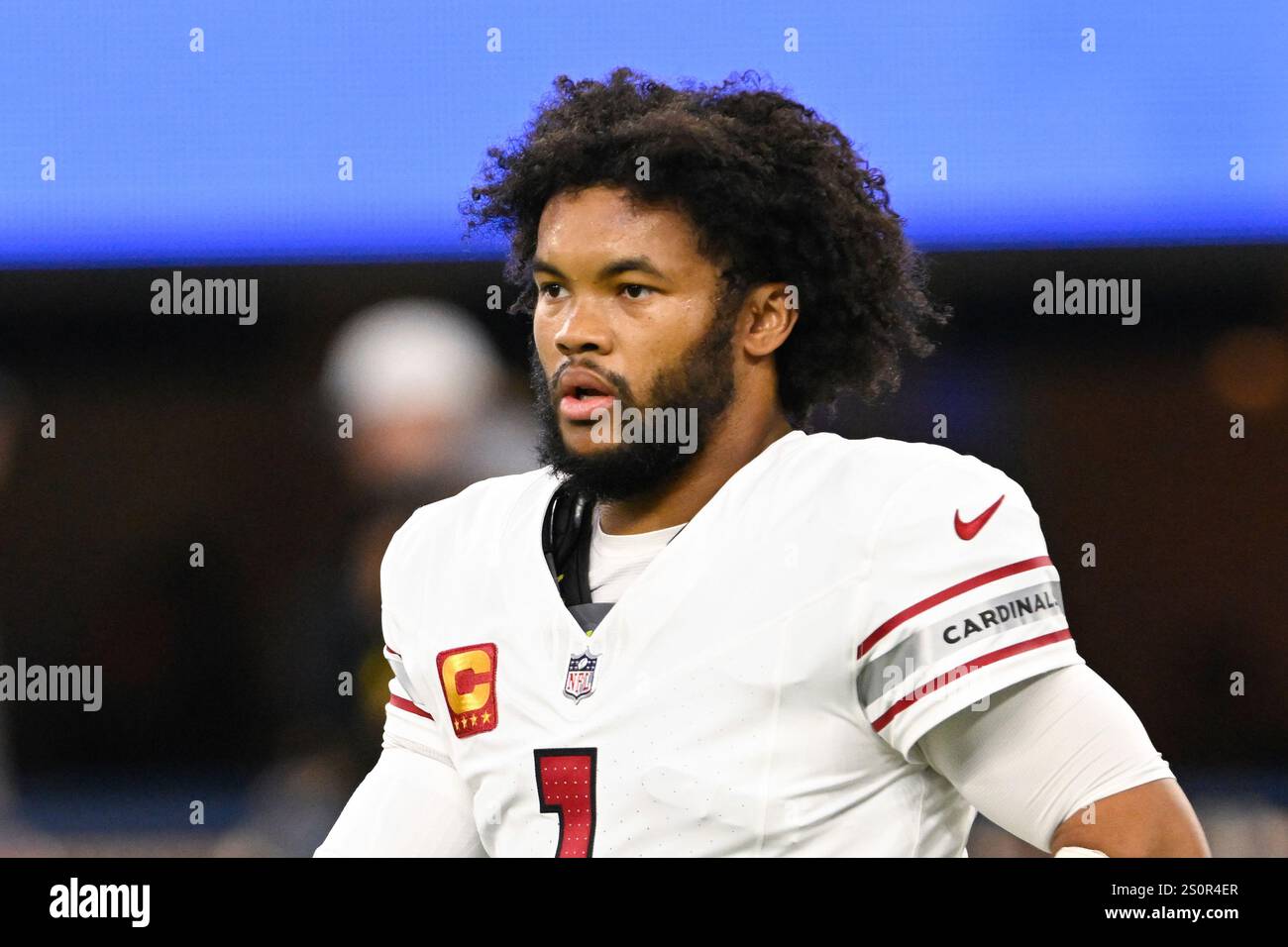 Arizona Cardinals quarterback Kyler Murray warms up before an NFL ...