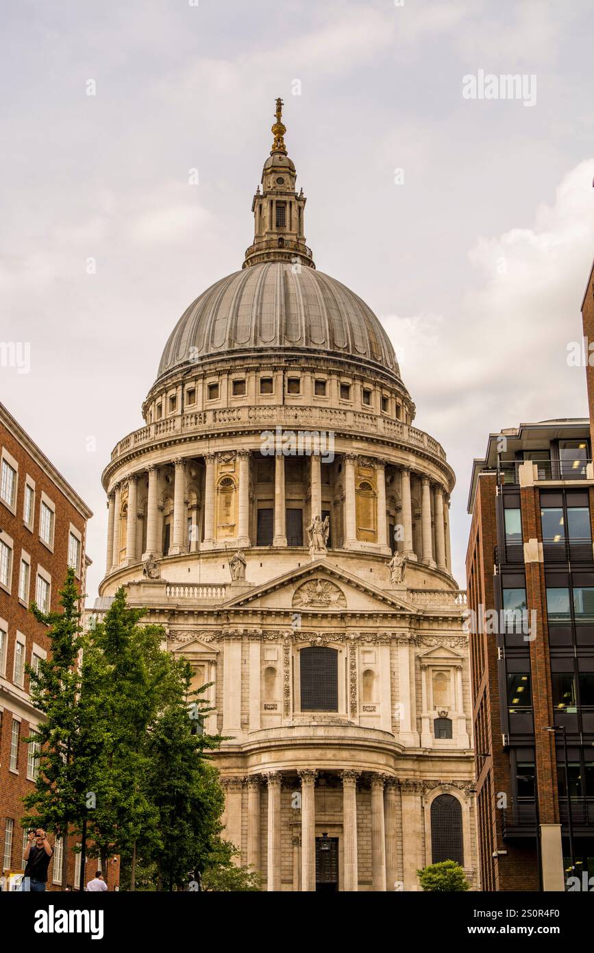 St Paul's Cathedral Anglican cathedral sign, Ludgate Hill, London ...
