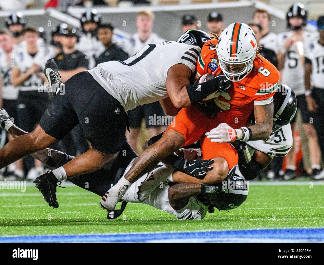 December 28, 2024: Miami Hurricanes tight end Elija Lofton (9) is ...