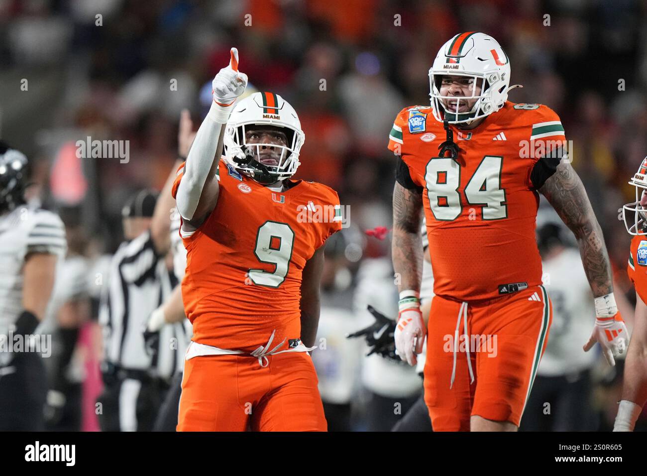 ORLANDO, FL - DECEMBER 28: Miami Hurricanes tight end Elija Lofton (9 ...