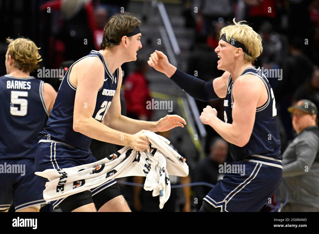 Utah State center Isaac Johnson (20) and forward Karson Templin (22 ...