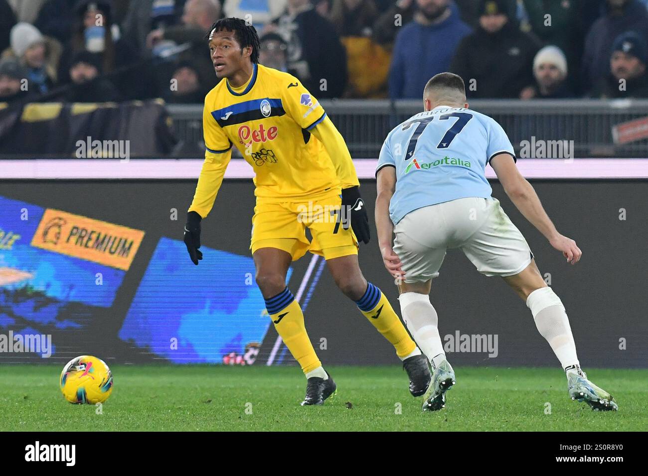 Juan Cuadrado of Atalanta (L) Adam Marusic of SS Lazio (R) seen in ...