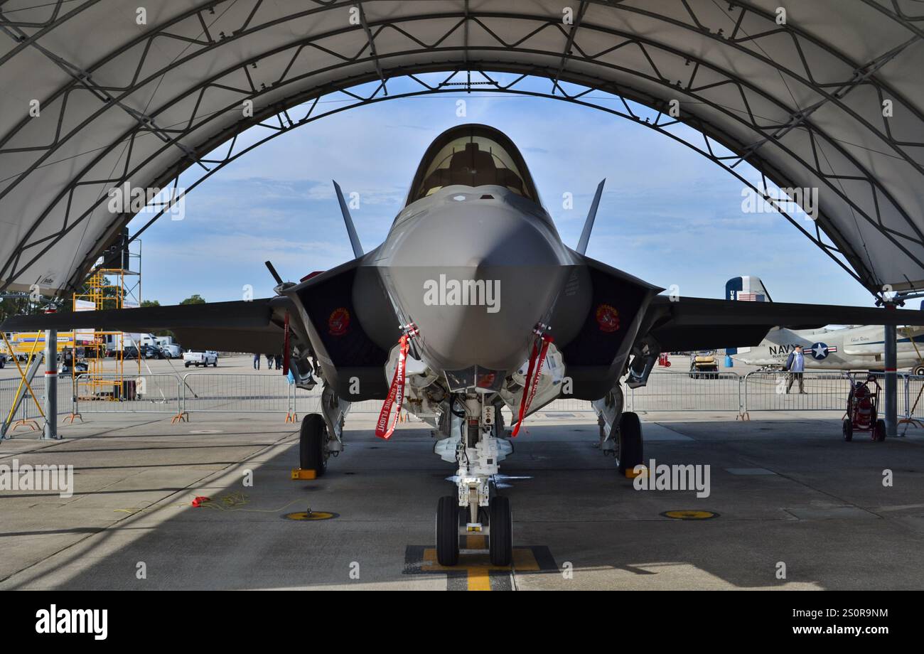 A U.S. Air Force F-35 Joint Strike Fighter (Lightning II) jet in a ...