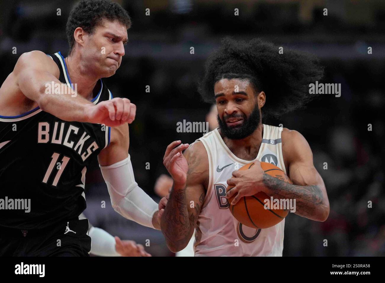 Milwaukee Bucks center Brook Lopez, left, guards against Chicago Bulls ...