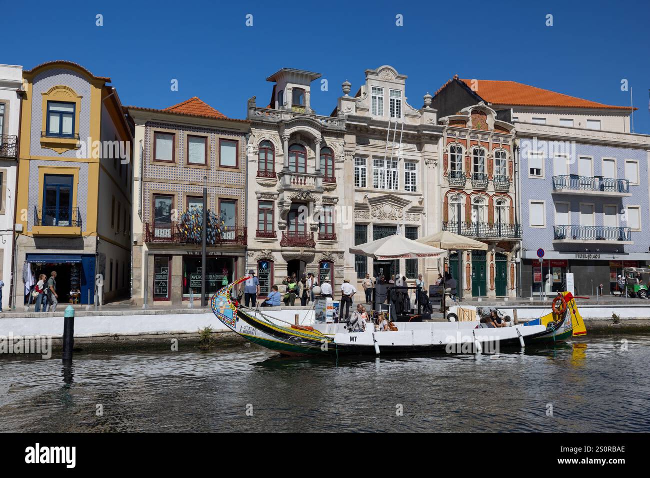 Barcos de canal hi-res stock photography and images - Alamy