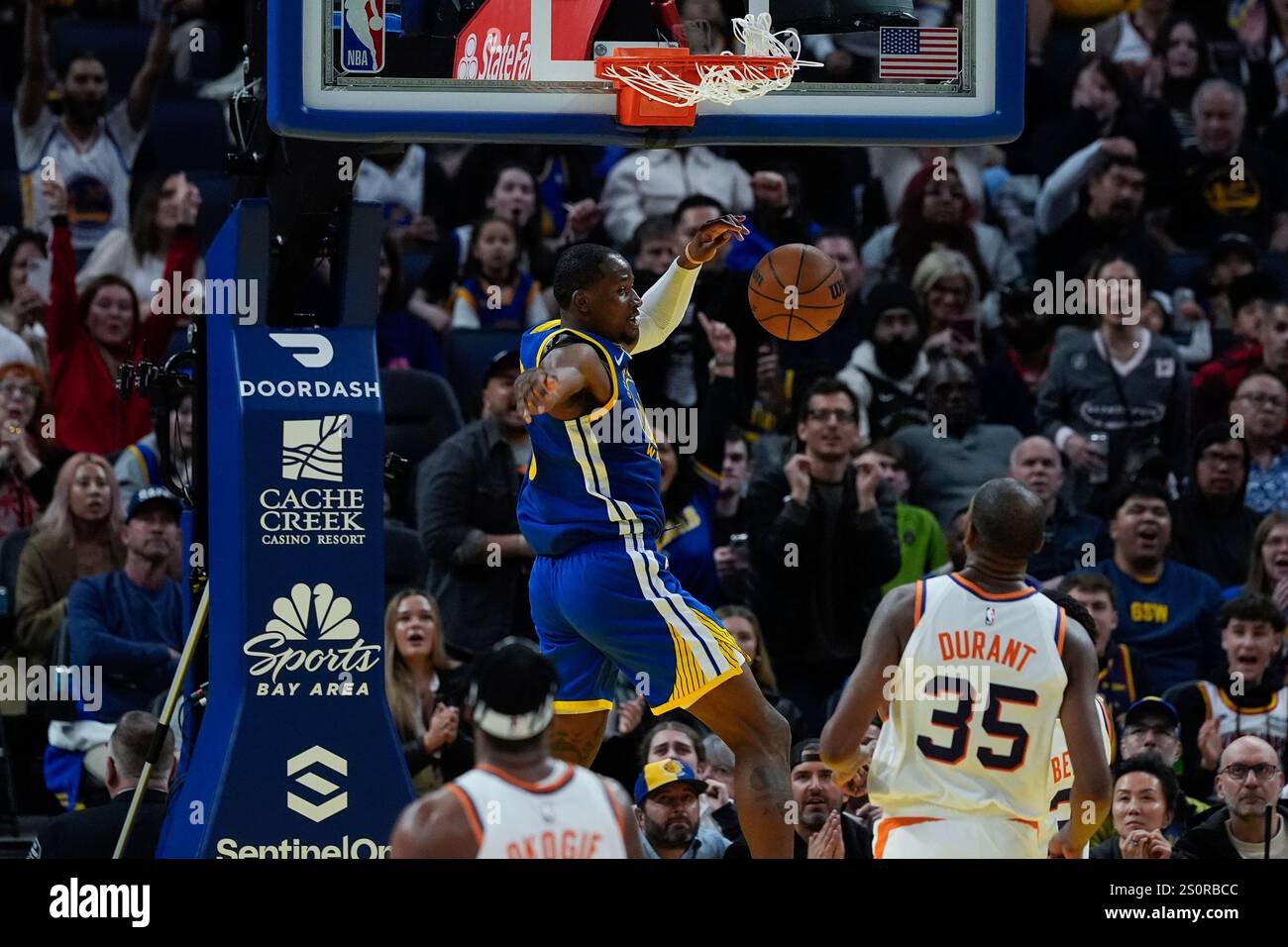 Golden State Warriors forward Jonathan Kuminga, center, dunks during ...