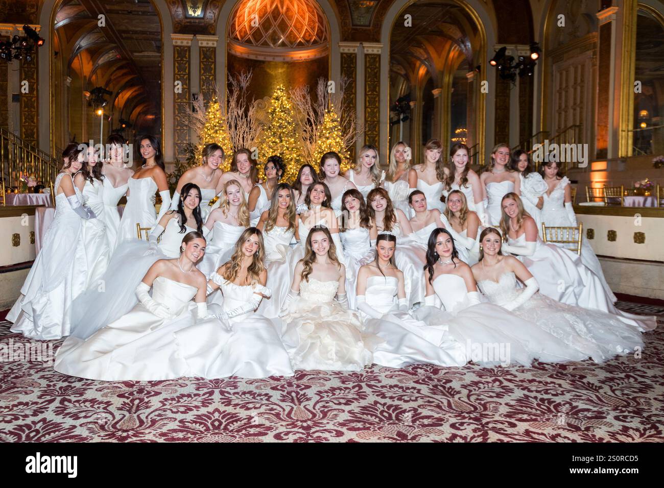 Debutantes pose for a group photo hi-res stock photography and images ...