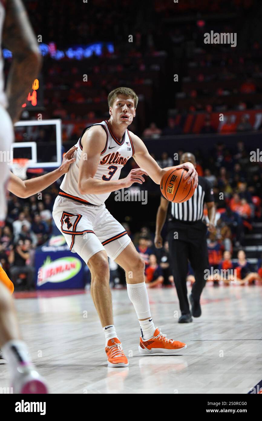 CHAMPAIGN, IL - DECEMBER 14: Illinois Fighting Illini Forward Ben ...