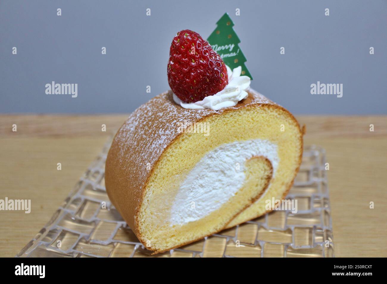 Japanese strawberry Christmas roll cake (Swiss roll Stock Photo - Alamy