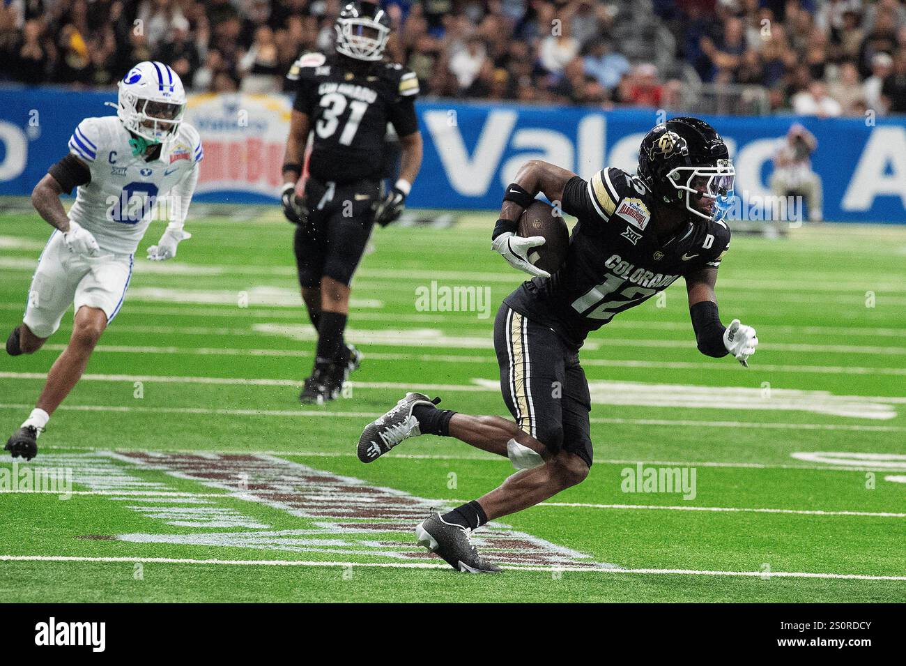 December 28, 2024: Travis Hunter (12) of the University of Colorado in ...