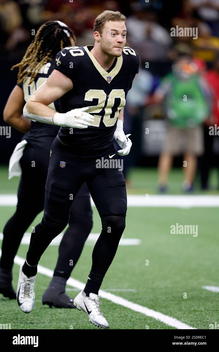 New Orleans Saints linebacker Pete Werner (20) warms up before an NFL ...