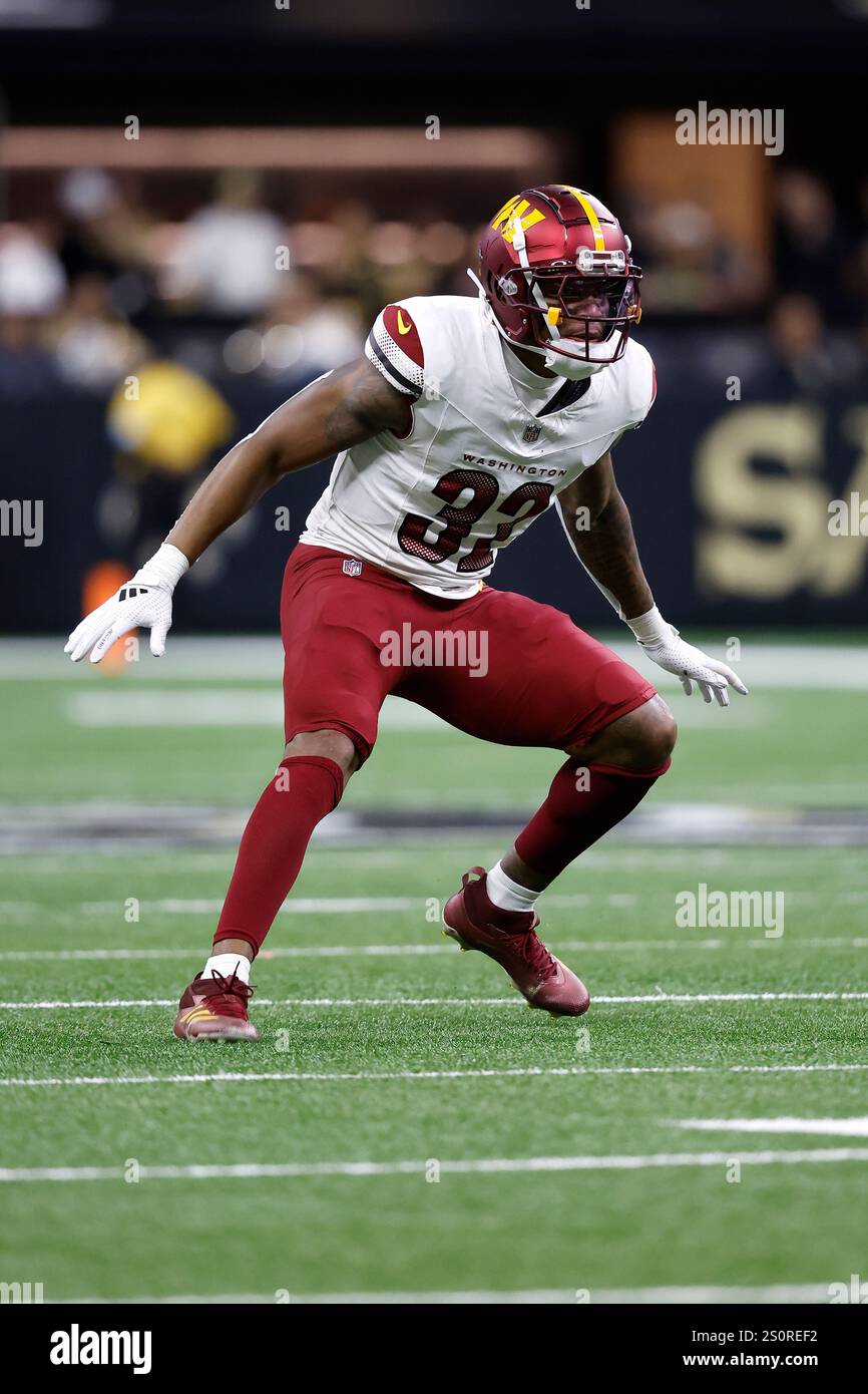 Washington Commanders linebacker Mykal Walker (32) defends during an ...