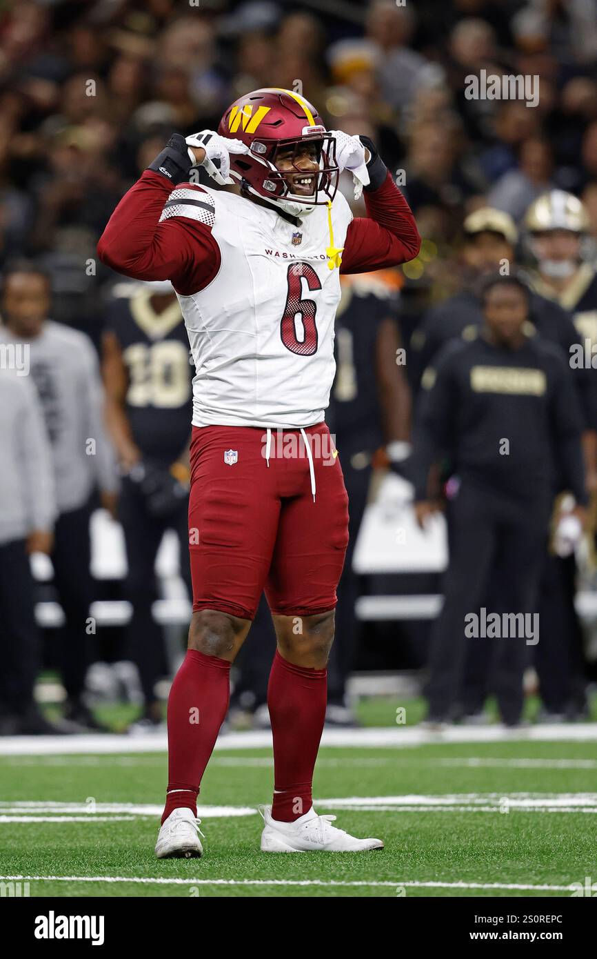 Washington Commanders linebacker Dante Fowler Jr. (6) reacts to a play ...
