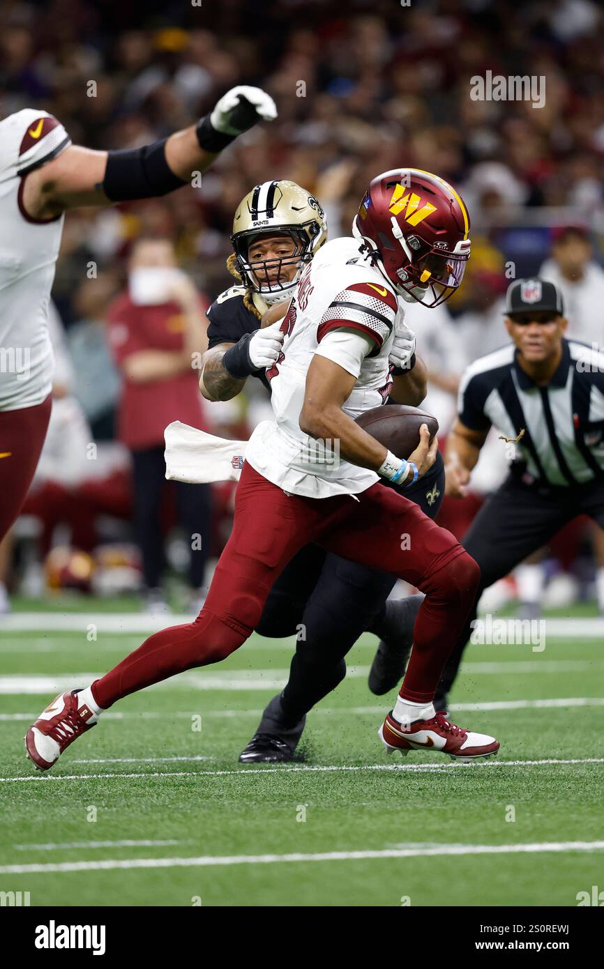 Washington Commanders quarterback Jayden Daniels (5) is sacked by New ...