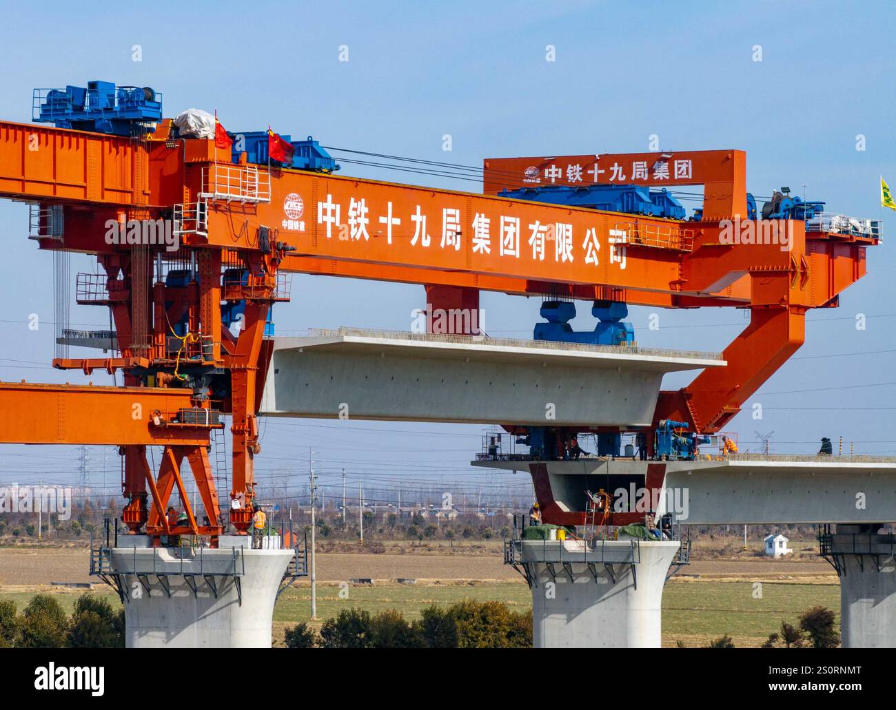 HUAI'AN, CHINA - DECEMBER 29, 2024 - Workers use beam erection machines ...