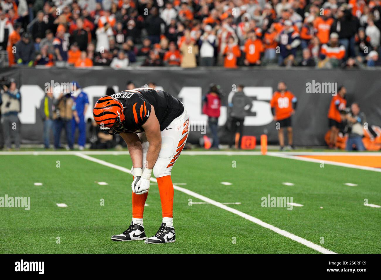 Cincinnati Bengals offensive tackle Devin Cochran (76) reacts after a missed field goal by ...